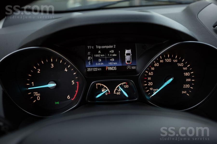 Sarkans Ford Kuga 2017 Jelgava, ar dzinēja tilpumu 2.00 L un nobraukumu 252 tūkst. km par 12999 €, foto 25 vietnē AUTOMOTO.COM.LV