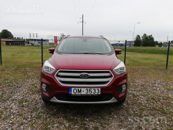 Red Ford Kuga 2017 in Saldus, with an engine capacity of 2.00 L and mileage of 263 thousand km for 10700 €, photo 5 on AUTOMOTO.COM.LV