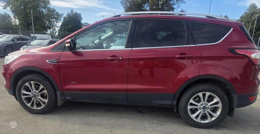 Sarkans Ford Kuga 2017 Marijampole, ar dzinēja tilpumu 1.50 L un nobraukumu 155 tūkst. km par 6200 €, foto 3 vietnē AUTOMOTO.COM.LV