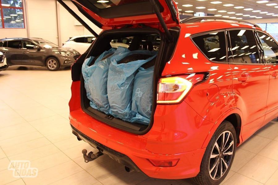 Red Ford Kuga 2018 in Kaunas, with an engine capacity of 0.00 L and mileage of 63 thousand km for 24364 €, photo 11 on AUTOMOTO.COM.LV