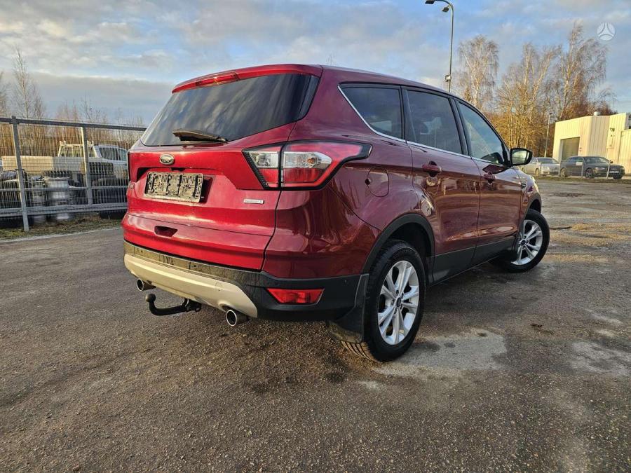 Sarkans Ford Kuga 2018 Pakruojis, ar dzinēja tilpumu 1.50 L un nobraukumu 166 tūkst. km par 8900 €, foto 3 vietnē AUTOMOTO.COM.LV