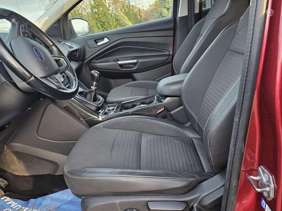 Sarkans Ford Kuga 2018 Pakruojis, ar dzinēja tilpumu 1.50 L un nobraukumu 166 tūkst. km par 8900 €, foto 12 vietnē AUTOMOTO.COM.LV