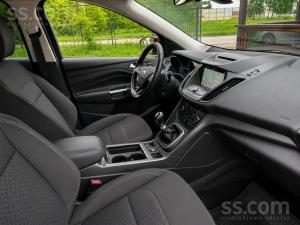 Red Ford Kuga 2018 in Riga, with an engine capacity of 1.50 L and mileage of 156 thousand km for 12700 €, photo 14 on AUTOMOTO.COM.LV