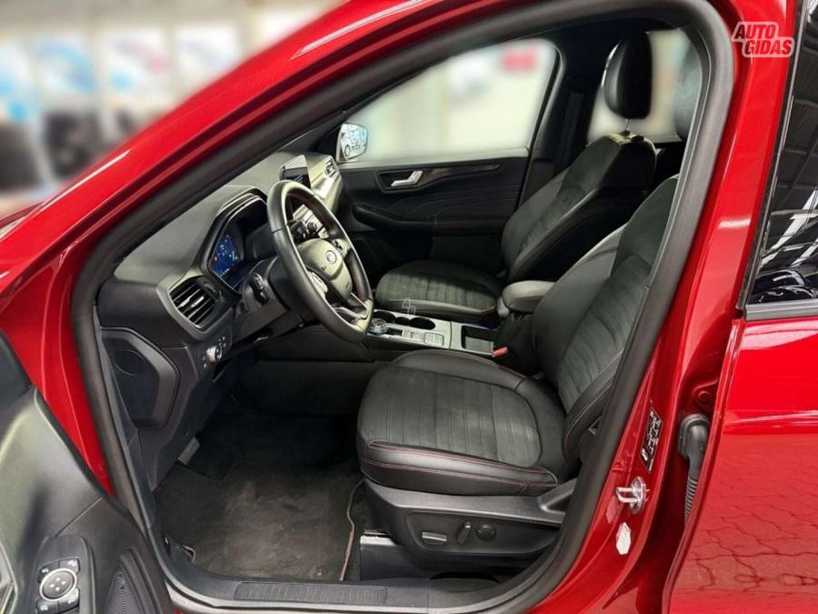 Red Ford Kuga 2021 in Kaunas, with an engine capacity of 2.50 L and mileage of 79 thousand km for 25995 €, photo 7 on AUTOMOTO.COM.LV