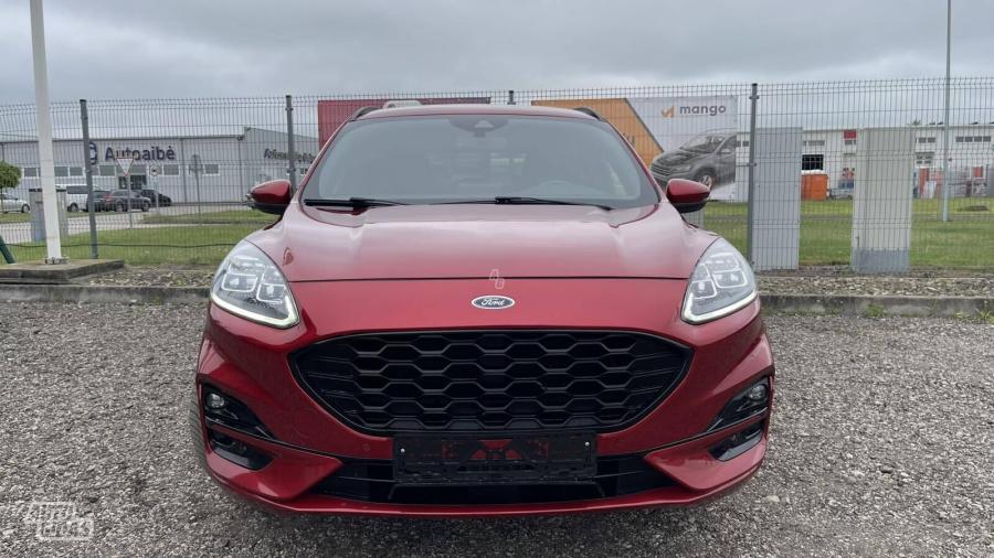 Red Ford Kuga 2021 in Marijampole, with an engine capacity of 2.50 L and mileage of 216 thousand km for 15990 €, photo 5 on AUTOMOTO.COM.LV