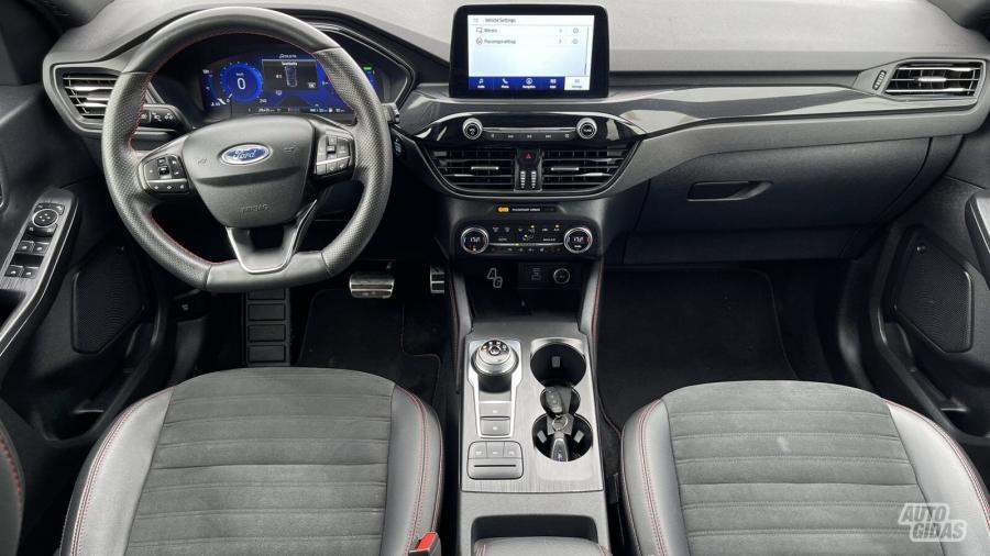 Red Ford Kuga 2021 in Marijampole, with an engine capacity of 2.50 L and mileage of 216 thousand km for 15990 €, photo 12 on AUTOMOTO.COM.LV