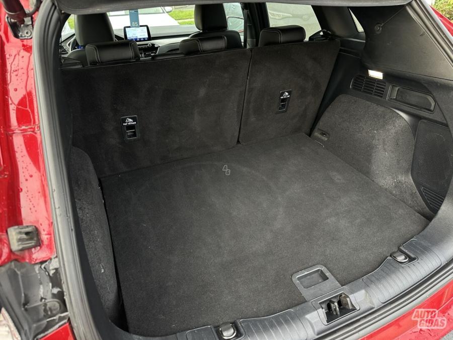 Red Ford Kuga 2021 in Kaunas, with an engine capacity of 1.50 L and mileage of 132 thousand km for 14772 €, photo 14 on AUTOMOTO.COM.LV