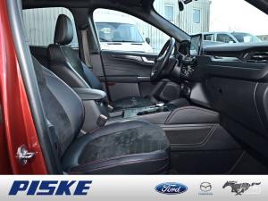 Red Ford Kuga 2022 in Kaunas, with an engine capacity of 2.50 L and mileage of 52 thousand km for 29044 €, photo 2 on AUTOMOTO.COM.LV