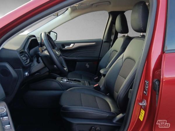 Red Ford Kuga 2022 in Kaunas, with an engine capacity of 2.50 L and mileage of 45 thousand km for 25128 €, photo 9 on AUTOMOTO.COM.LV