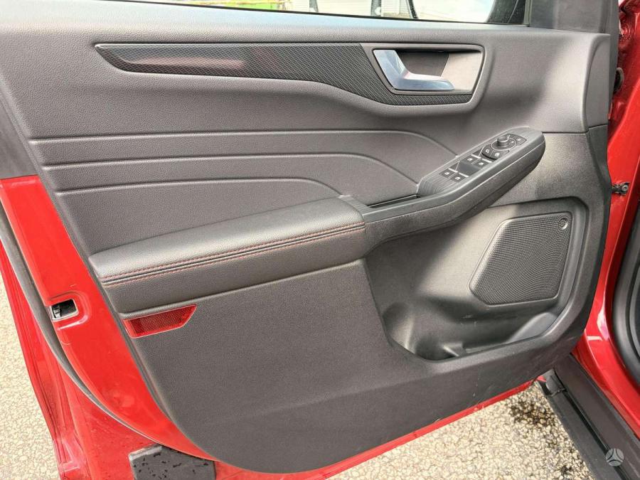 Sarkans Ford Kuga 2022 Viļņa, ar dzinēja tilpumu 2.49 L un nobraukumu 99 tūkst. km par 20500 €, foto 18 vietnē AUTOMOTO.COM.LV