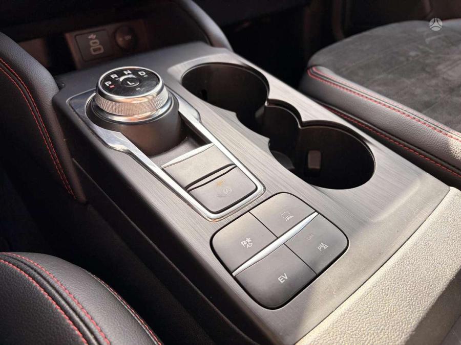 Sarkans Ford Kuga 2022 Viļņa, ar dzinēja tilpumu 2.49 L un nobraukumu 99 tūkst. km par 20500 €, foto 29 vietnē AUTOMOTO.COM.LV