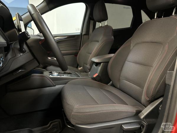 Red Ford Kuga 2023 in Vilnius, with an engine capacity of 2.50 L and mileage of 47 thousand km for 27500 €, photo 9 on AUTOMOTO.COM.LV