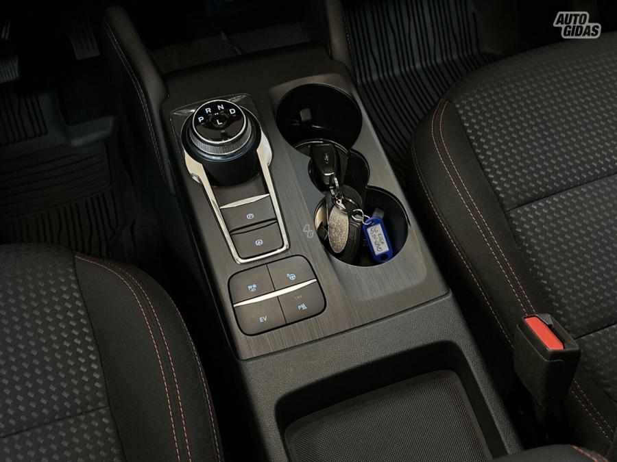 Sarkans Ford Kuga 2023 Viļņa, ar dzinēja tilpumu 2.50 L un nobraukumu 47 tūkst. km par 27000 €, foto 15 vietnē AUTOMOTO.COM.LV