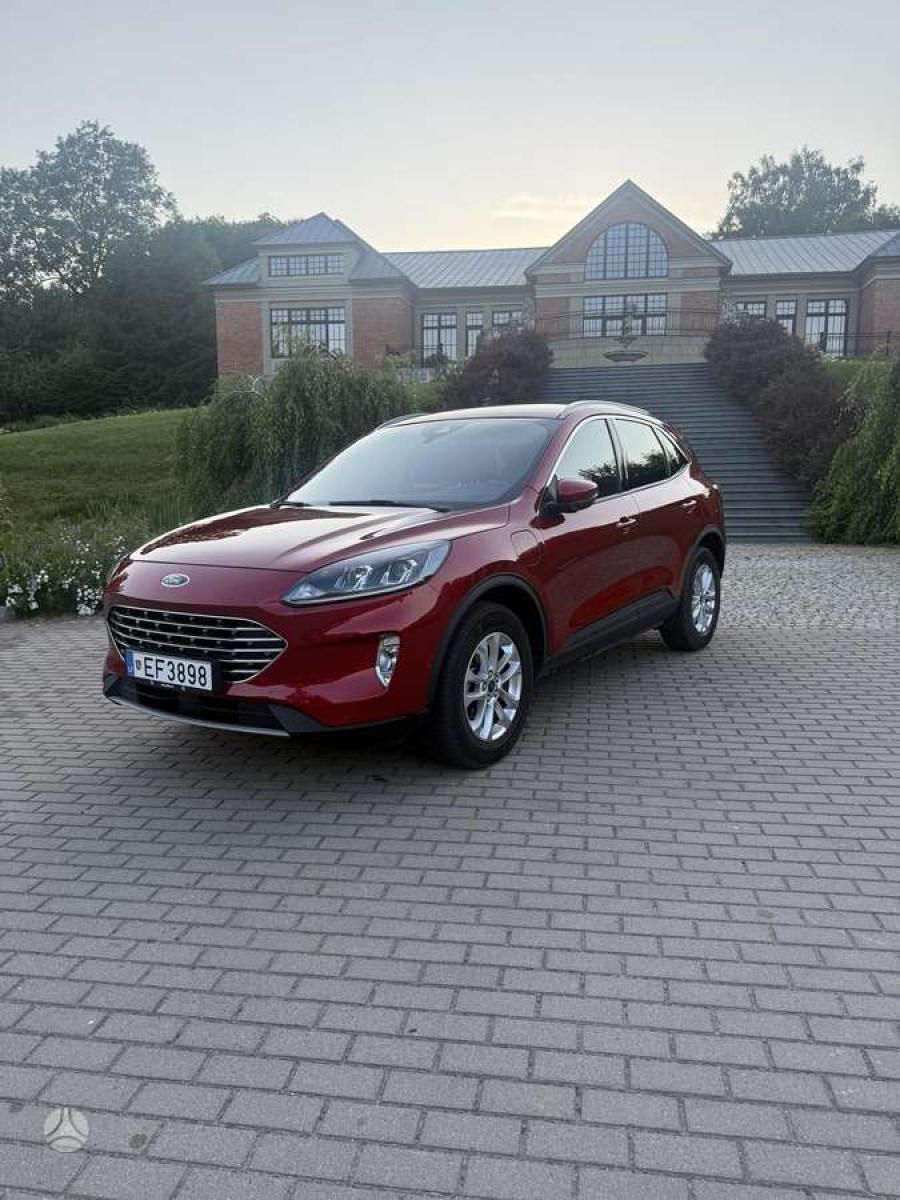 Red Ford Kuga 2023 in Vilnius, with an engine capacity of 2.49 L and mileage of 84 thousand km for 19300 €, photo 1 on AUTOMOTO.COM.LV