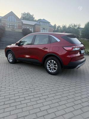 Red Ford Kuga 2023 in Vilnius, with an engine capacity of 2.49 L and mileage of 84 thousand km for 19300 €, photo 6 on AUTOMOTO.COM.LV