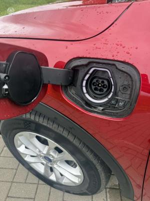Red Ford Kuga 2023 in Vilnius, with an engine capacity of 2.49 L and mileage of 84 thousand km for 19300 €, photo 16 on AUTOMOTO.COM.LV