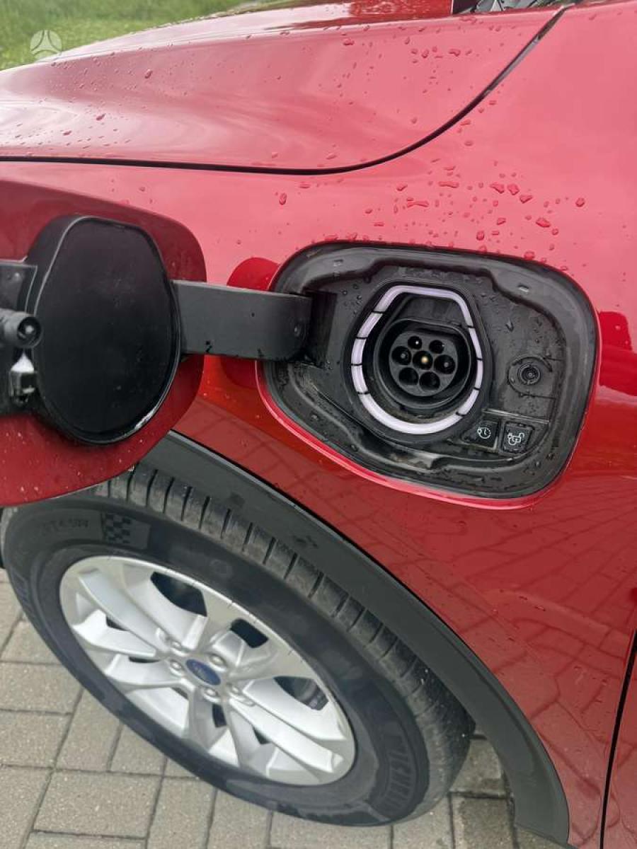 Red Ford Kuga 2023 in Vilnius, with an engine capacity of 2.49 L and mileage of 84 thousand km for 19300 €, photo 16 on AUTOMOTO.COM.LV