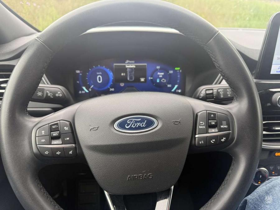 Red Ford Kuga 2023 in Vilnius, with an engine capacity of 2.49 L and mileage of 84 thousand km for 19300 €, photo 20 on AUTOMOTO.COM.LV