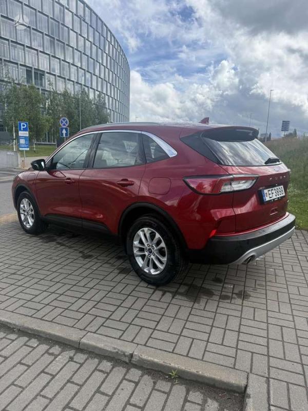 Red Ford Kuga 2023 in Vilnius, with an engine capacity of 2.49 L and mileage of 84 thousand km for 19200 €, photo 5 on AUTOMOTO.COM.LV