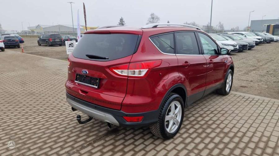 Red Ford Kuga 2015 in Marijampole, with an engine capacity of 1.50 L and mileage of 157 thousand km for 8500 €, photo 9 on AUTOMOTO.COM.LV