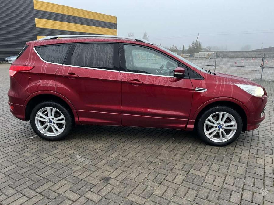 Red Ford Kuga 2016 in Taurage, with an engine capacity of 2.00 L and mileage of 300 thousand km for 8500 €, photo 2 on AUTOMOTO.COM.LV