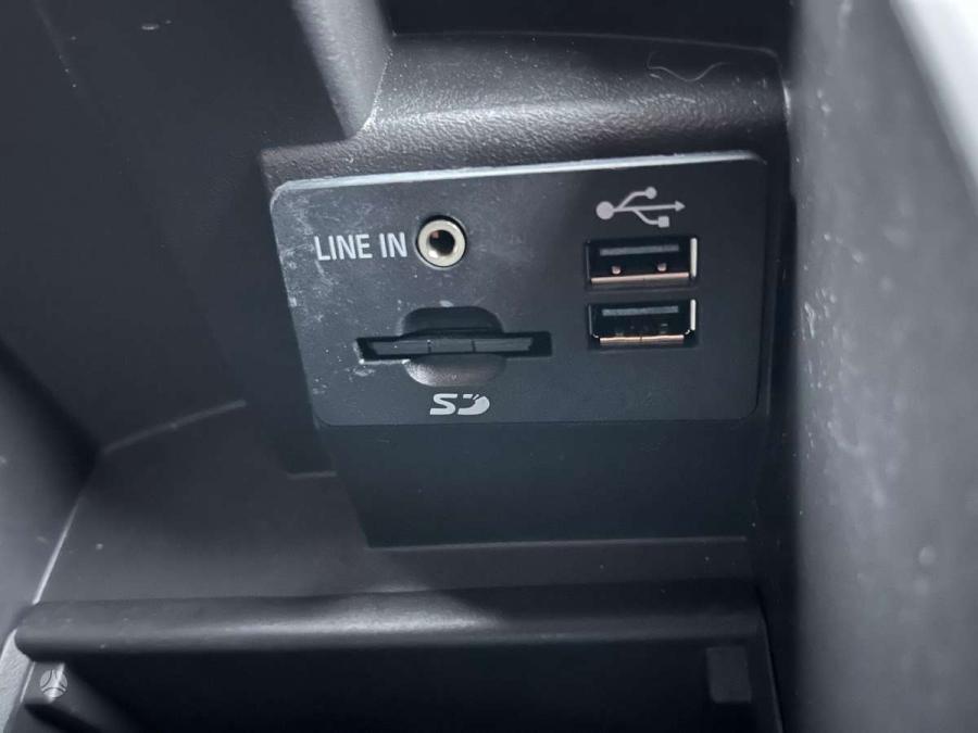 Red Ford Kuga 2016 in Taurage, with an engine capacity of 2.00 L and mileage of 300 thousand km for 8500 €, photo 23 on AUTOMOTO.COM.LV