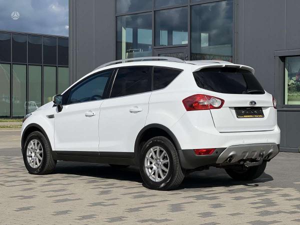 White Ford Kuga 2008 in Siauliai, with an engine capacity of 2.00 L and mileage of 277 thousand km for 4950 €, photo 7 on AUTOMOTO.COM.LV