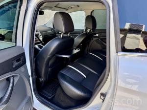 White Ford Kuga 2008 in Riga, with an engine capacity of 2.00 L and mileage of 229 thousand km for 5000 €, photo 9 on AUTOMOTO.COM.LV