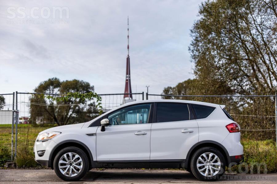 White Ford Kuga 2008 in Riga, with an engine capacity of 2.00 L and mileage of 373 thousand km for 4990 €, photo 5 on AUTOMOTO.COM.LV