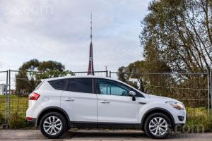 White Ford Kuga 2008 in Riga, with an engine capacity of 2.00 L and mileage of 373 thousand km for 4990 €, photo 6 on AUTOMOTO.COM.LV