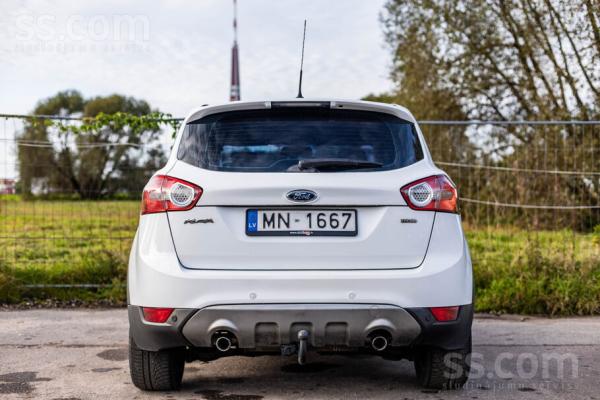 Ford Kuga 2008 Rīga vietnē Balts Ford Kuga 2008 Rīga, ar dzinēja tilpumu 2.00 L un nobraukumu 373 tūkst. km par 4990 €, foto 9 vietnē AUTOMOTO.COM.LV