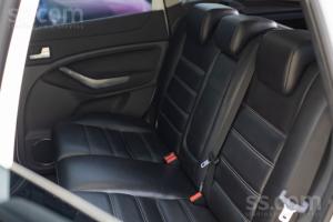 White Ford Kuga 2008 in Riga, with an engine capacity of 2.00 L and mileage of 373 thousand km for 4990 €, photo 11 on AUTOMOTO.COM.LV
