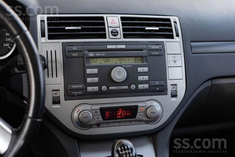 White Ford Kuga 2008 in Riga, with an engine capacity of 2.00 L and mileage of 373 thousand km for 4990 €, photo 22 on AUTOMOTO.COM.LV