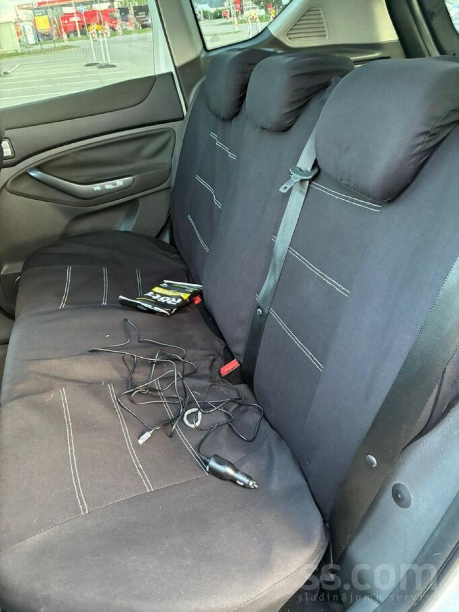 Balts Ford Kuga 2009 Rīga, ar dzinēja tilpumu 2.00 L un nobraukumu 286 tūkst. km par 4000 €, foto 10 vietnē AUTOMOTO.COM.LV