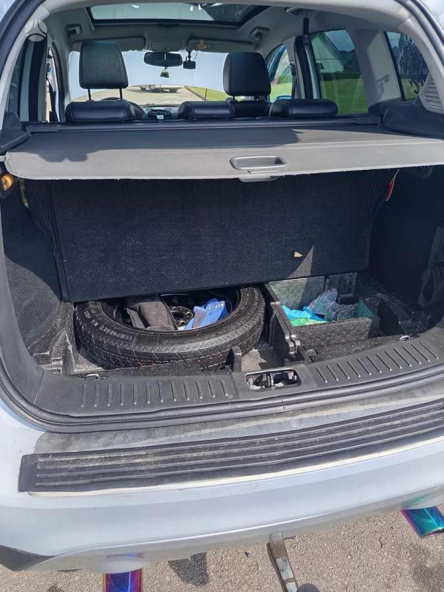 White Ford Kuga 2009 in Kazlu Ruda, with an engine capacity of 2.00 L and mileage of 277 thousand km for 5250 €, photo 12 on AUTOMOTO.COM.LV