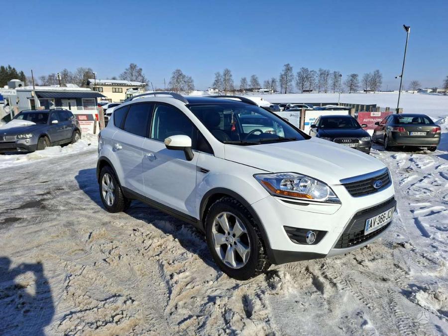 White Ford Kuga 2010 in Plunge, with an engine capacity of 2.00 L and mileage of 190 thousand km for 4950 €, photo 1 on AUTOMOTO.COM.LV