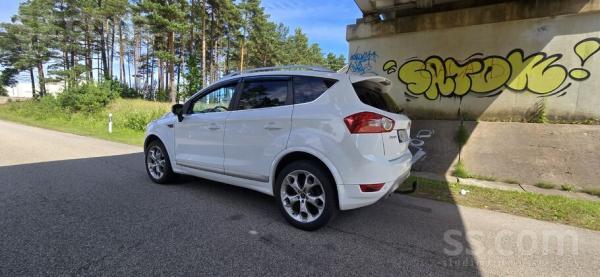 White Ford Kuga 2010 in Ventspils, with an engine capacity of 2.00 L and mileage of 278 thousand km for 4900 €, photo 2 on AUTOMOTO.COM.LV