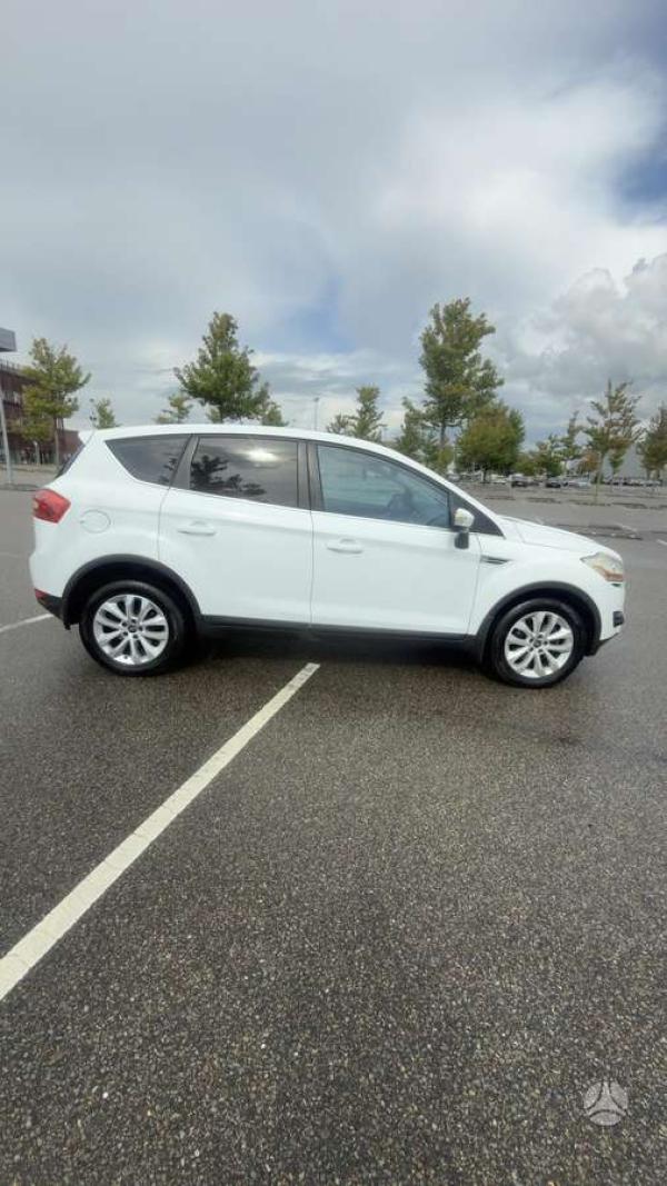 White Ford Kuga 2010 in Klaipeda, with an engine capacity of 2.00 L and mileage of 281 thousand km for 6500 €, photo 1 on AUTOMOTO.COM.LV