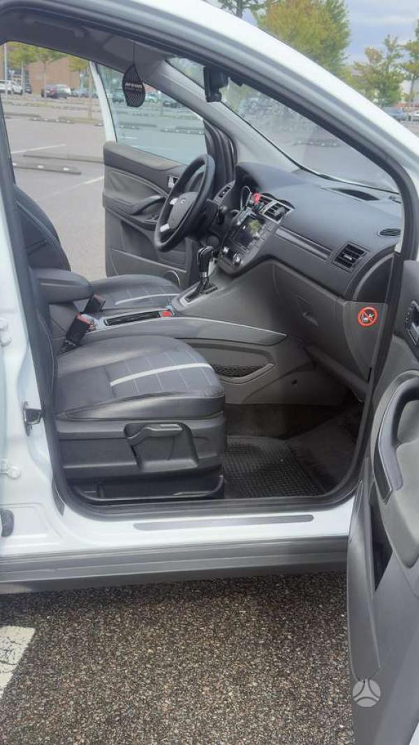 White Ford Kuga 2010 in Klaipeda, with an engine capacity of 2.00 L and mileage of 281 thousand km for 6500 €, photo 7 on AUTOMOTO.COM.LV