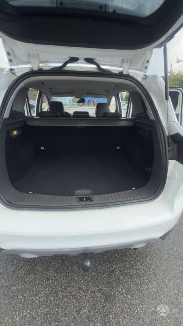 White Ford Kuga 2010 in Klaipeda, with an engine capacity of 2.00 L and mileage of 281 thousand km for 6500 €, photo 9 on AUTOMOTO.COM.LV