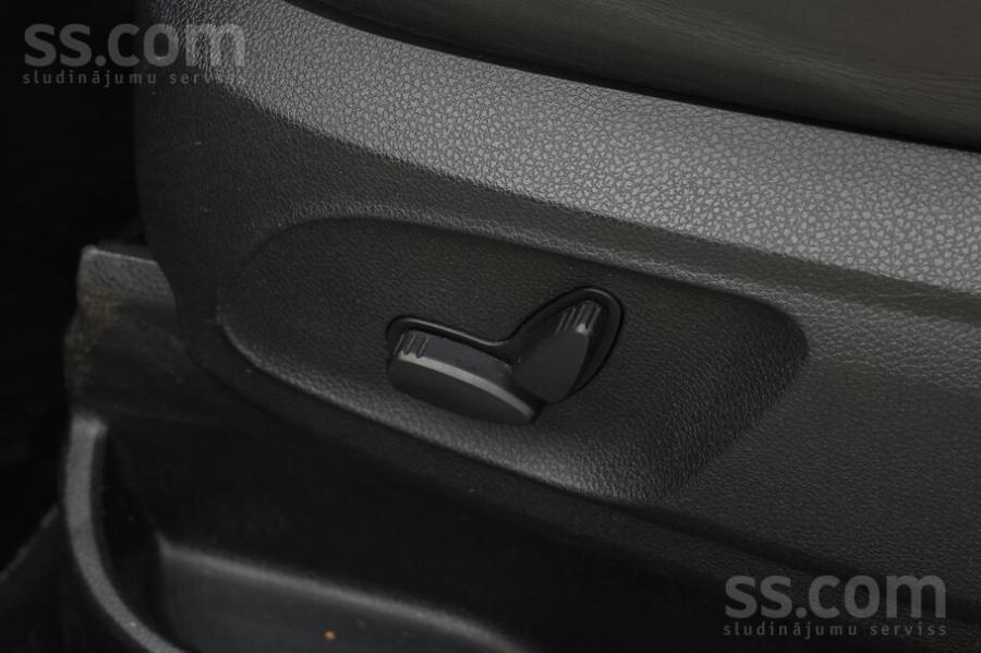 Balts Ford Kuga 2011 Tukums, ar dzinēja tilpumu 2.00 L un nobraukumu 277 tūkst. km par 6900 €, foto 14 vietnē AUTOMOTO.COM.LV