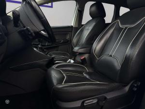 White Ford Kuga 2011 in Klaipeda, with an engine capacity of 2.00 L and mileage of 254 thousand km for 5599 €, photo 15 on AUTOMOTO.COM.LV