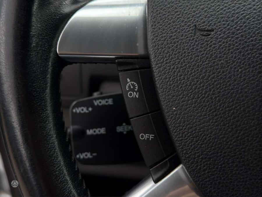 White Ford Kuga 2011 in Klaipeda, with an engine capacity of 2.00 L and mileage of 254 thousand km for 5599 €, photo 19 on AUTOMOTO.COM.LV