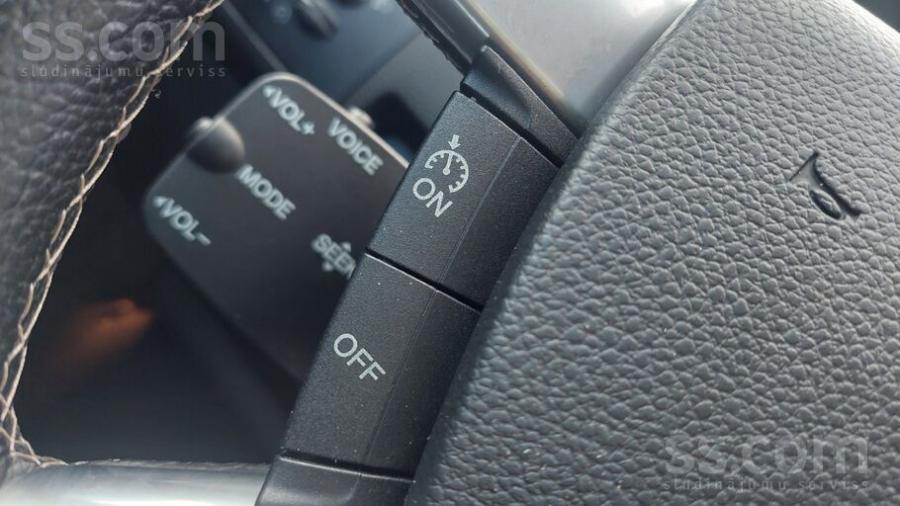 White Ford Kuga 2011 in Riga, with an engine capacity of 2.00 L and mileage of 262 thousand km for 6400 €, photo 16 on AUTOMOTO.COM.LV