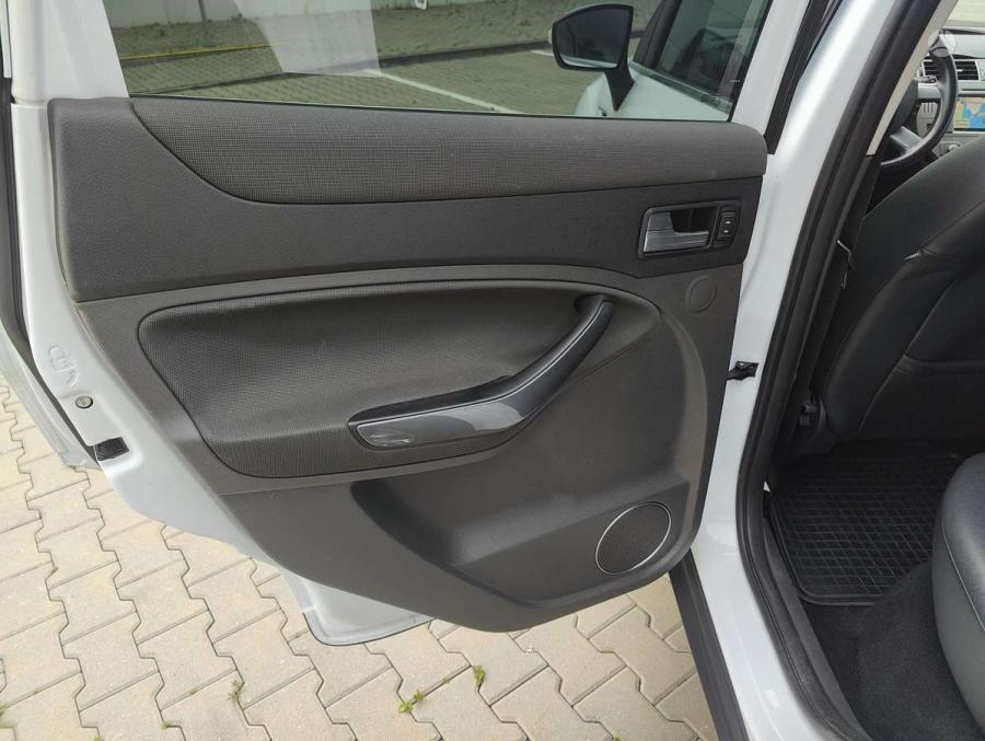 Balts Ford Kuga 2011 Kauņa, ar dzinēja tilpumu 2.00 L un nobraukumu 118 tūkst. km par 5900 €, foto 15 vietnē AUTOMOTO.COM.LV