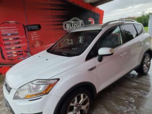 White Ford Kuga 2011 in Mazeikiai, with an engine capacity of 2.00 L and mileage of 294 thousand km for 5100 €, photo 6 on AUTOMOTO.COM.LV