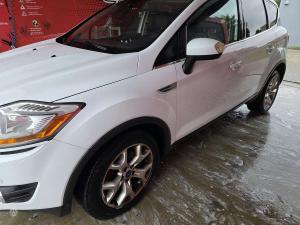 White Ford Kuga 2011 in Mazeikiai, with an engine capacity of 2.00 L and mileage of 294 thousand km for 5100 €, photo 7 on AUTOMOTO.COM.LV