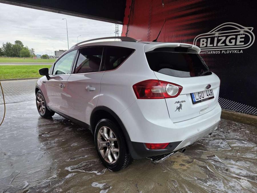 White Ford Kuga 2011 in Mazeikiai, with an engine capacity of 2.00 L and mileage of 294 thousand km for 5100 €, photo 8 on AUTOMOTO.COM.LV