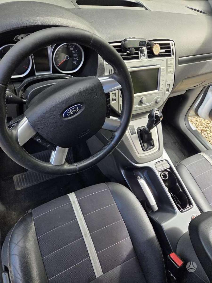 White Ford Kuga 2011 in Mazeikiai, with an engine capacity of 2.00 L and mileage of 294 thousand km for 5100 €, photo 12 on AUTOMOTO.COM.LV