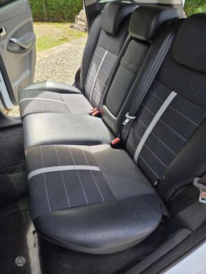 White Ford Kuga 2011 in Mazeikiai, with an engine capacity of 2.00 L and mileage of 294 thousand km for 5100 €, photo 14 on AUTOMOTO.COM.LV